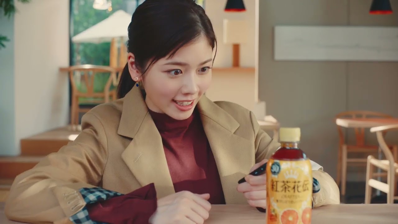 【紅茶花伝】 小芝風花 TVCM「TEA TIMES 大ニュース」篇 30秒 Kochakaden TVCF - DRAMA.IO